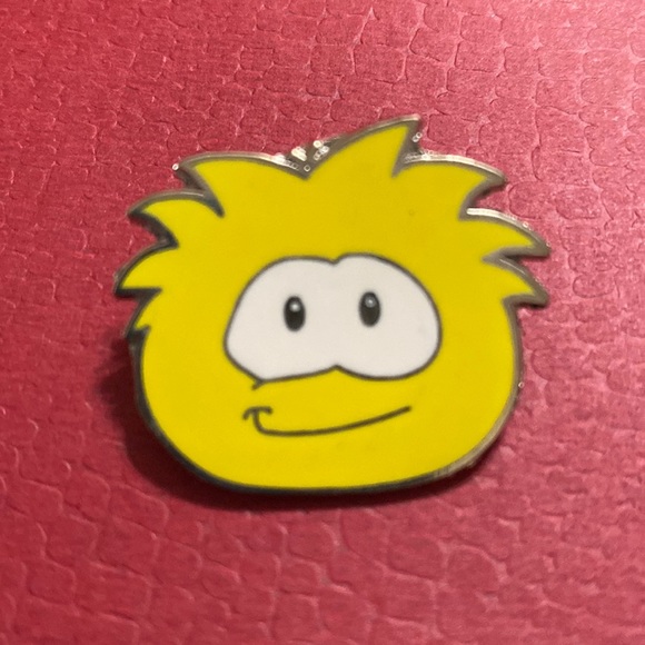 Disney | Accessories | Disney Trading Pin Club Penguin Yellow Puffle ...